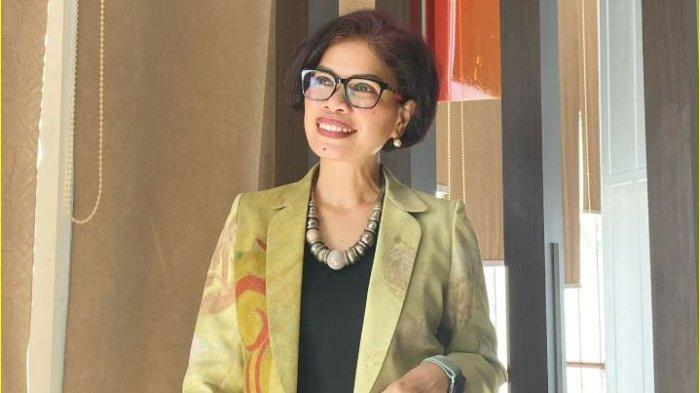 Sosok Isnawati Mohamad, Sang Dosen Pencetus Karawo Ecoprint Gorontalo ...