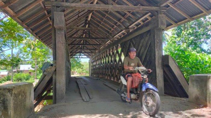 Jembatan Kayu Balombo Boalemo, Jalur Vital yang Diselimuti Misteri ...