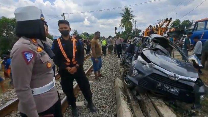 Kecelakaan Maut, Mobil Terobos Perlintasan Kereta Api, Sopir Mobil Tewas, Seorang Pendeta ...