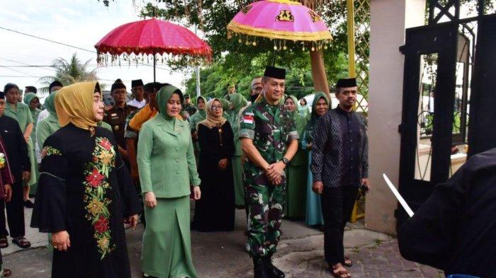 Pangdam XIII Merdeka Disambut Adat Mopotilolo di Pohuwato Gorontalo ...