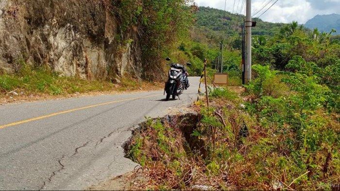 Jalan Rusak Tepi Jurang di Desa Tambo'o Gorontalo Dikeluhkan Pengendara ...