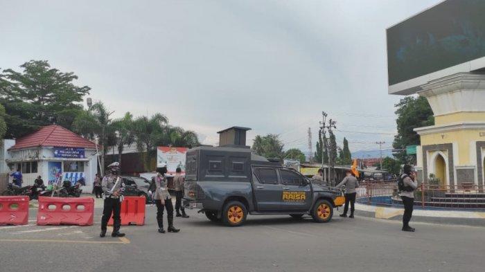 Mobil Raisa Bersiaga Kawal Demo Aliansi Mahasiswa UNG - Tribun Gorontalo
