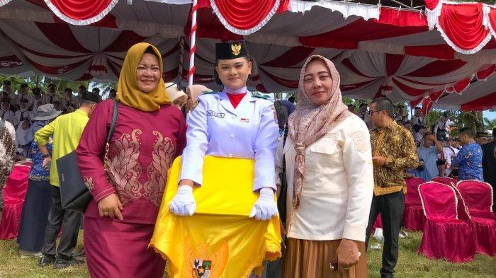 Profil Naila Rahmadani Abdul, Pembawa Baki pada Upacara HUT Ke-79 RI di ...