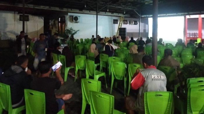 Warga Boalemo Gorontalo Nonton Bareng Penampilan Owan di 3 Besar D ...