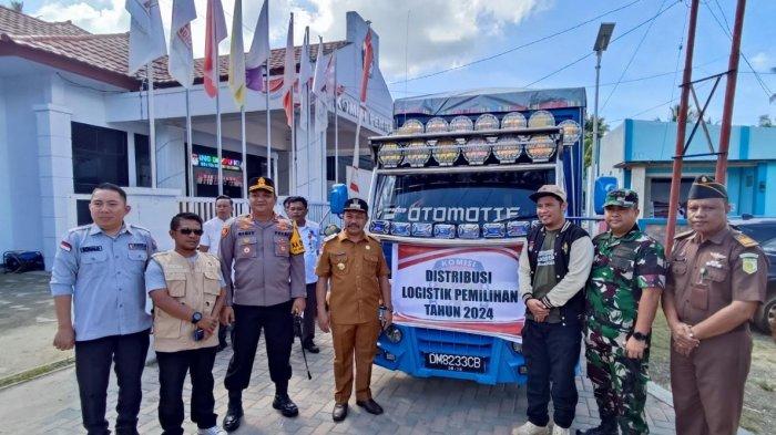 Mobil Bermuatan Logistik Pilkada Boalemo Gorontalo OTW Saritani dan ...