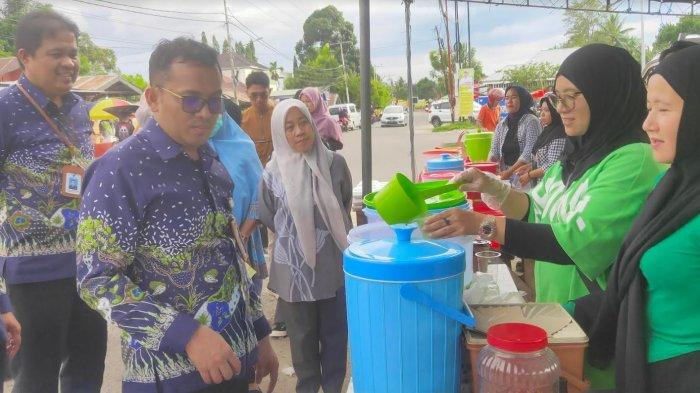 Pedagang Takjil Gorontalo Senang Jualannya Dibeli BPOM untuk Diperiksa - Tribun Gorontalo