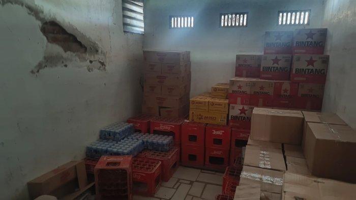 Detik-detik Polisi Gerebek Rumah Warga Kota Gorontalo, Sita 108 Kardus Miras - Tribun Gorontalo