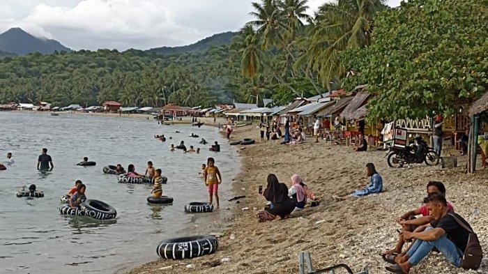 Pantai Botutonuo Ramai Dikunjungi, Pengusaha Gazebo Ketiban Rezeki ...