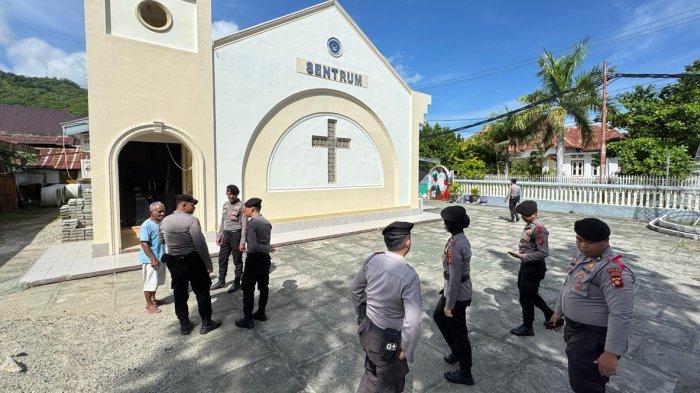 Polisi Inspeksi Gereja di Kota Gorontalo Demi Pastikan Natal Berjalan Aman - Tribun Gorontalo