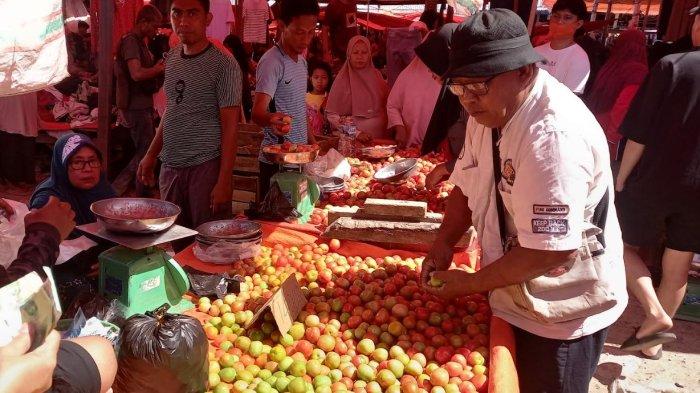 Kabar Gembira! Harga Tomat Turun Drastis di Pasar Sabtu Gorontalo per ...