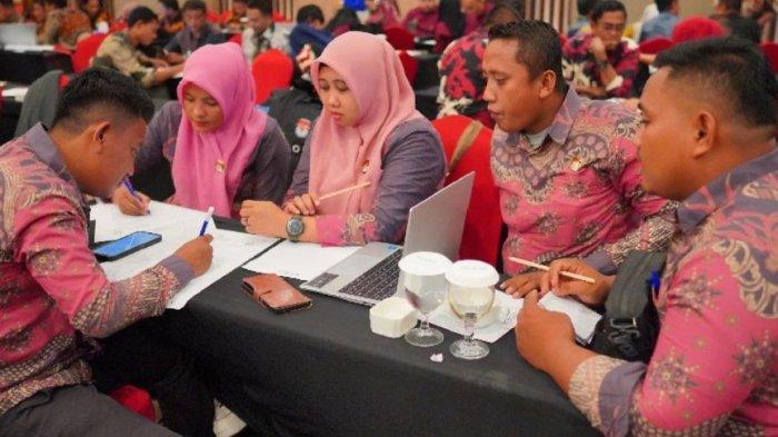 KPU Provinsi Gorontalo Latih PPK Gunakan Aplikasi Sirekap Pilkada 2024 - Tribun Gorontalo