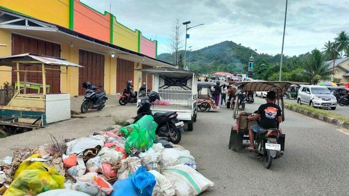 Sampah Menumpuk di Pasar Tradisional Tilamuta Gorontalo, Bau Busuk Ganggu Warga dan Pedagang ...