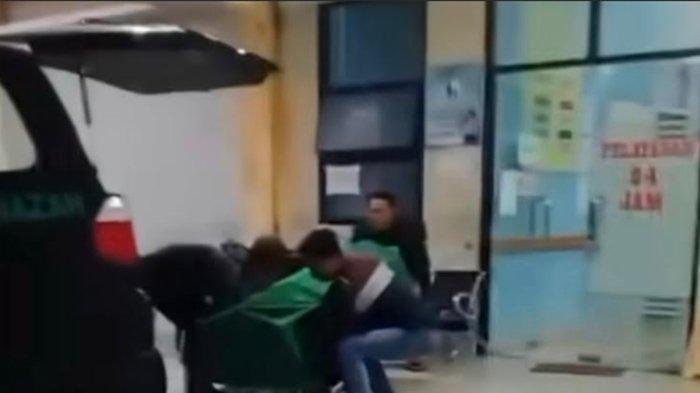 Ambulans Kehabisan Bensin, Jenazah Dibawa Pulang Pakai Pikap, Direktur Minta Maaf dan Resign ...