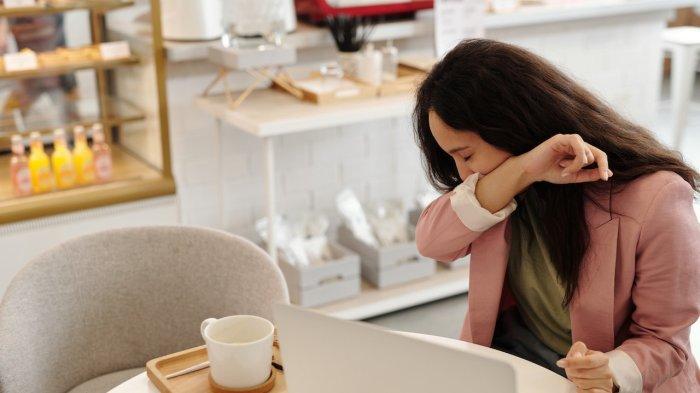 4 Cara Mengatasi Hidung Tersumbat, Perbanyak Minum Air Putih hingga ...