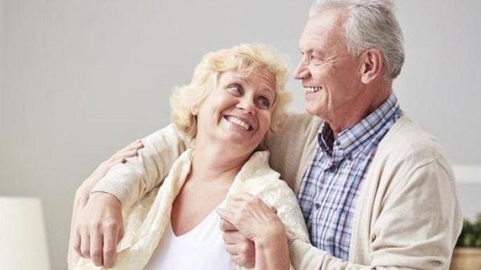 Wanita Pasca atau Menjelang Menopause yang Mengeluhkan Sakit saat ...