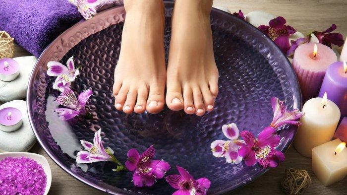 Yuk Rendam Kaki dengan Air Garam dan Rasakan Manfaatnya, Salah Satunya ...