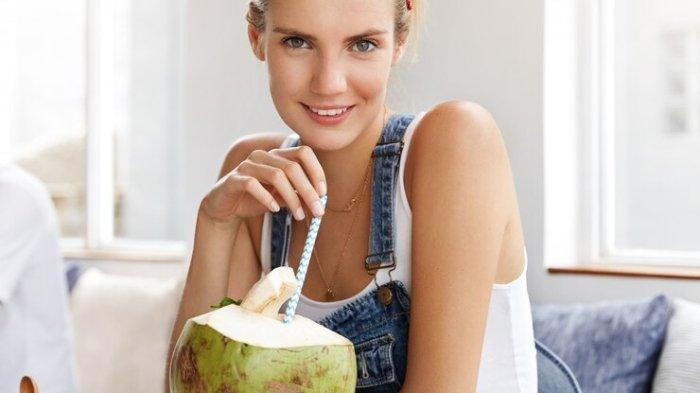 7 Alasan Harus Minum Air Kelapa di Pagi Hari Saat Perut Kosong, Kelola Gula Darah hingga Berat ...