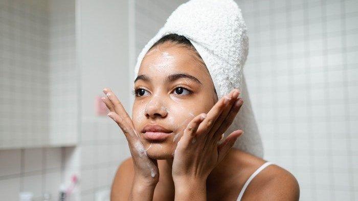 Apakah Saat Mengalami Purging Facial Wash Harus Diganti? Begini Ulasan ...