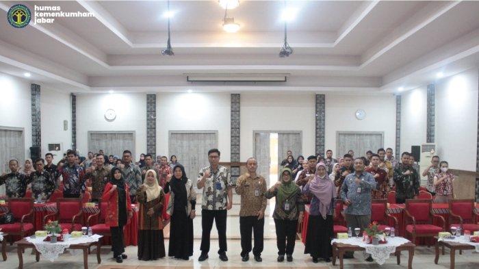 Kemenkumham Jabar Laksanakan Diseminasi HAM “Pengenalan Bahasa Isyarat” Bagi Petugas Pelayanan ...