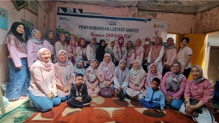 Hari Ibu, Srikandi PLN UID Jabar dan PLN UP3 Cimahi Berikan Bantuan Sambungan Listrik Gratis ...