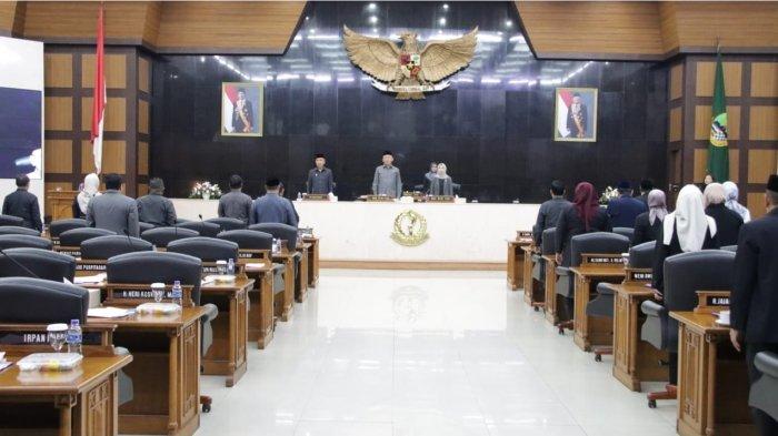 Rapat Paripurna DPRD Jabar, Penyampaian Nota Gubernur terkait 5 Raperda dan Usul Prakarsa ...