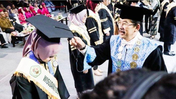 Unpas Lantik 2.643 Wisudawan Lahirkan Lulusan Pertama Fakultas ...