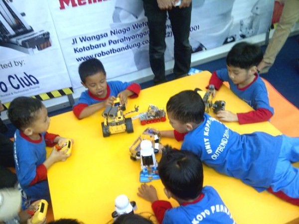 Mengenalkan Cara Merakit Robot Sejak Usia TK - Tribunjabar.id