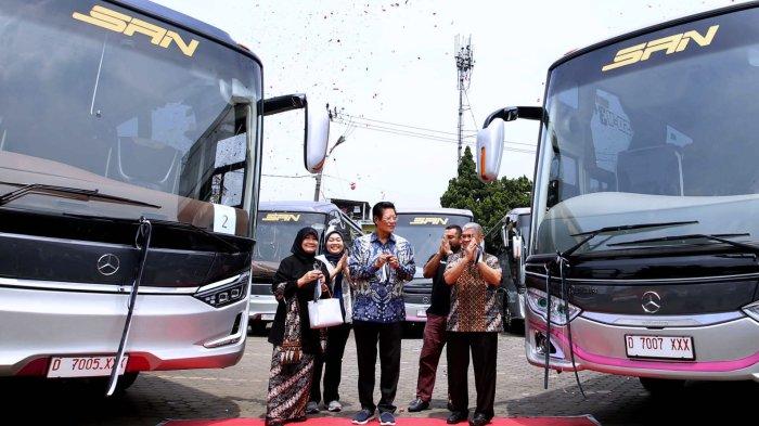 Parade Foto Peluncuran 10 Unit Bus Baru PO SAN Mercedes-Benz OH 1526 ...
