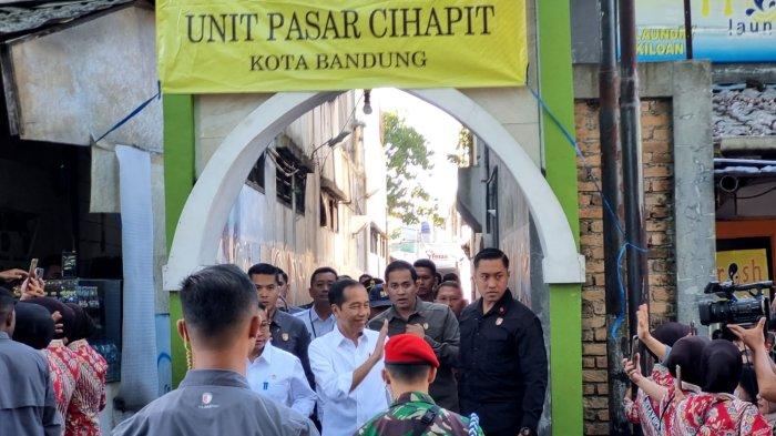 Parade Foto Presiden Jokowi Kunjungi Pasar Cihapit Kota Bandung ...