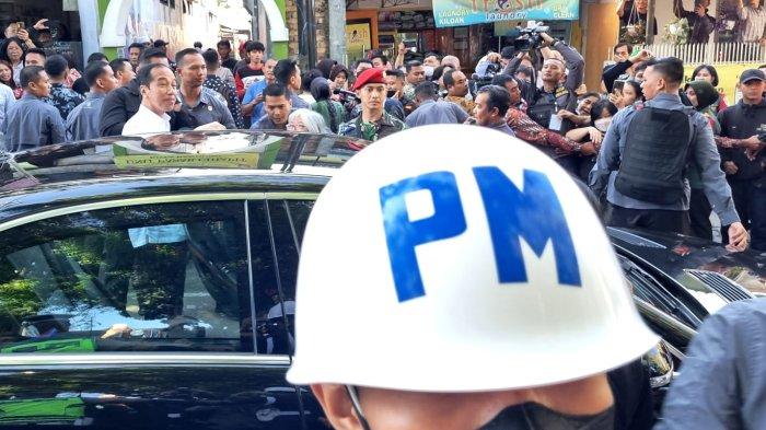 Parade Foto Presiden Jokowi Kunjungi Pasar Cihapit Kota Bandung ...
