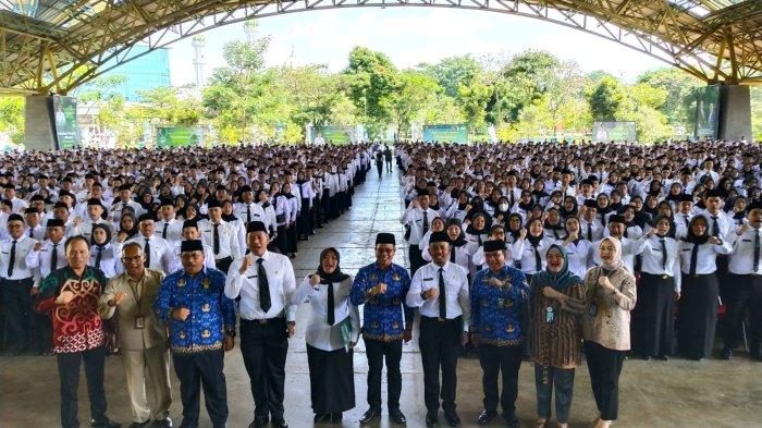 Parade Foto Sebanyak 3.233 Guru dan Tenaga Teknis Kabupaten Bandung ...