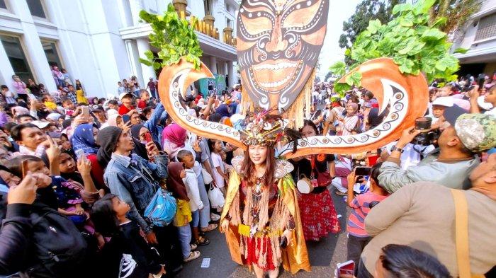 Parade Foto Kirab Budaya Asia Africa Festival 2023 di Kota Bandung - Tribunjabar.id