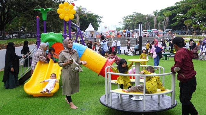 Bermain di Kawasan Wisata Ruang Publik Monpera Jabar - Tribunjabar.id