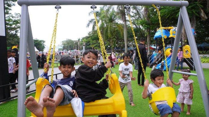 Bermain di Kawasan Wisata Ruang Publik Monpera Jabar - Tribunjabar.id