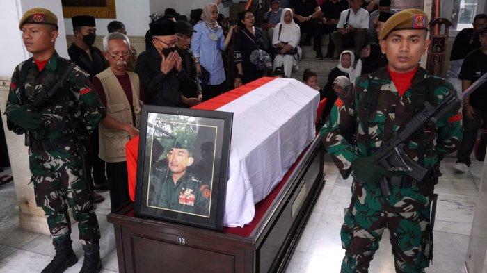 Jenazah Solihin GP Disemayamkan di Kodam III/Siliwangi Sebelum ...