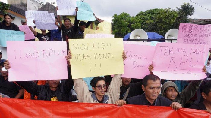 Keluarga Besar Aliansi Pejuang Demokrasi Jawa Barat Dukung dan ...