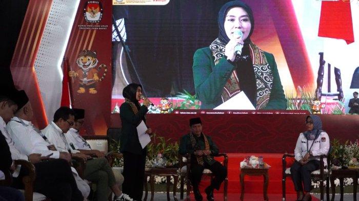 Acep Adang Ruhiat dan Gitalis Dwi Natarina Daftar Pilgub Jabar 2024 ...