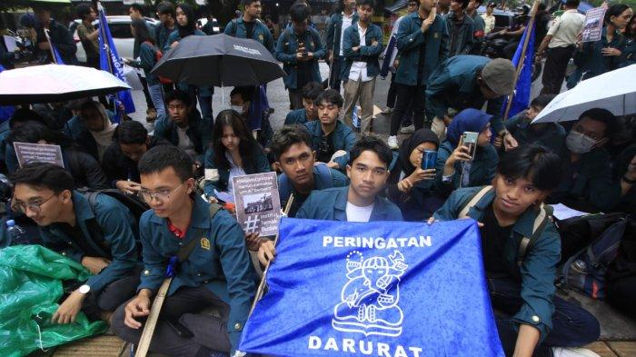 Unjuk Rasa KM ITB Terkait Kebijakan Kerja Paruh Waktu Bagi Mahasiswa Penerima beasiswa UKT ...