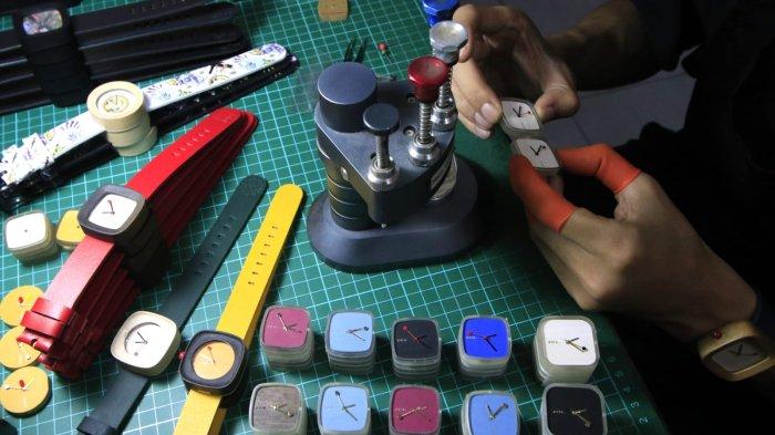 Produksi Jam Tangan Kayu PALA Nusantara di Bandung - Tribunjabar.id
