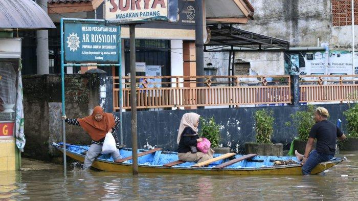 Banjir kembali Rendam Jalan Raya Dayeuhkolot Kabupaten Bandung - Tribunjabar.id