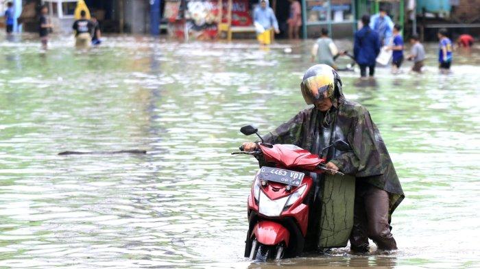 Banjir kembali Rendam Jalan Raya Dayeuhkolot Kabupaten Bandung - Tribunjabar.id