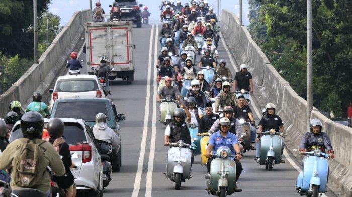 Komunitas Vespa 60s Ajak Ustadz Evie Effendi Riding THR Volume 3 ...