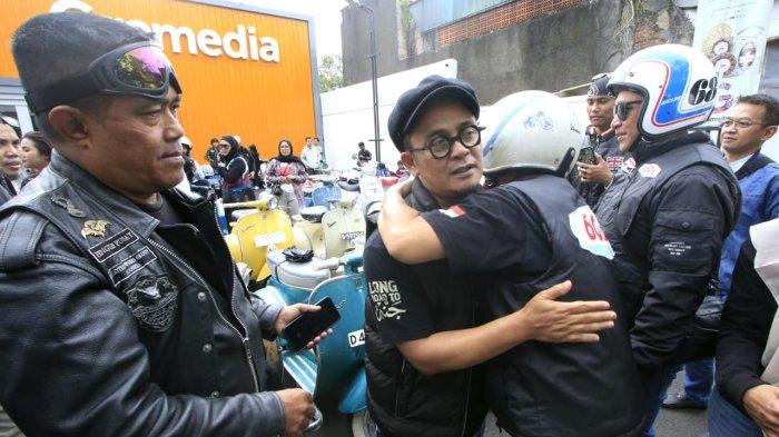 Komunitas Vespa 60s Ajak Ustadz Evie Effendi Riding THR Volume 3 ...