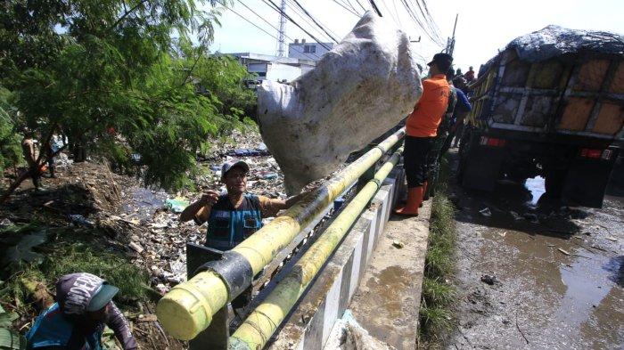 Hamparan Sampah di Bawah Jembatan Cipurut Dayeuhkolot-Bojongsoang ...