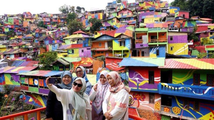 Sosok Captain John, Seniman Sekaligus Dosen ITB di Balik Viralnya Mural ...