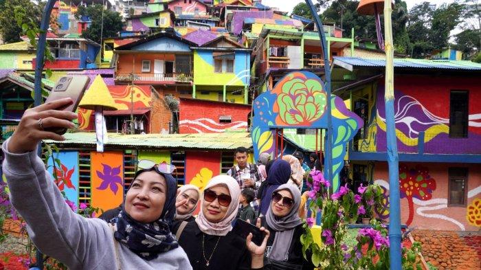 Lembur Katumbiri Ramai Pengunjung - Tribunjabar.id