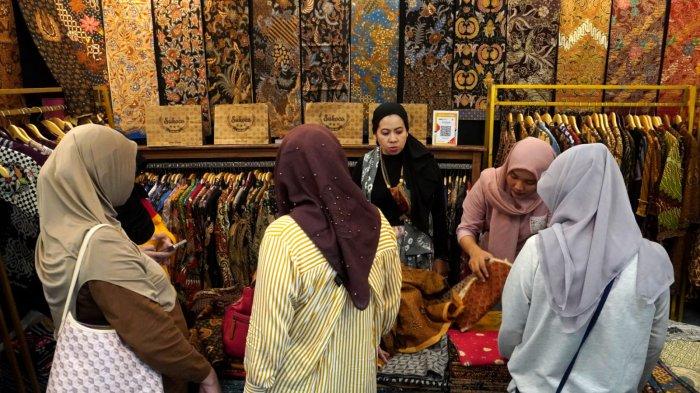 Festival Batik, Bordir, Tenun, dan Kerajinan Nusantara di Bandung ...