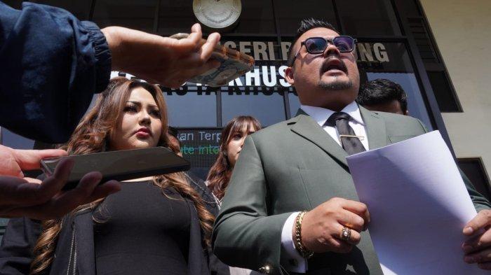 Lisa Mariana Hadiri Mediasi di PN Bandung Mengenakan Outfit Serba Hitam ...