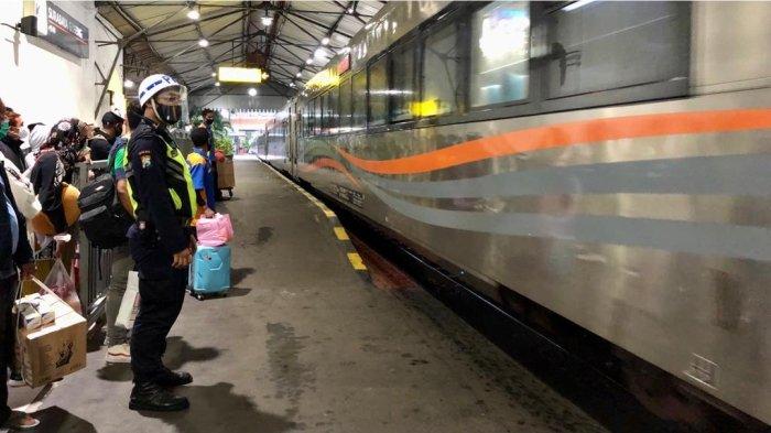 Mudik Lebaran Bisa Naik Kereta Api Sambil Bawa Motor Gratis, Ini ...