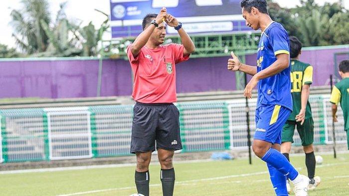 Abdul Aziz Wasit Asal Ciamis Jalani Debut di Liga 1 2023-2024, Pimpin Laga Borneo FC-Bali United ...